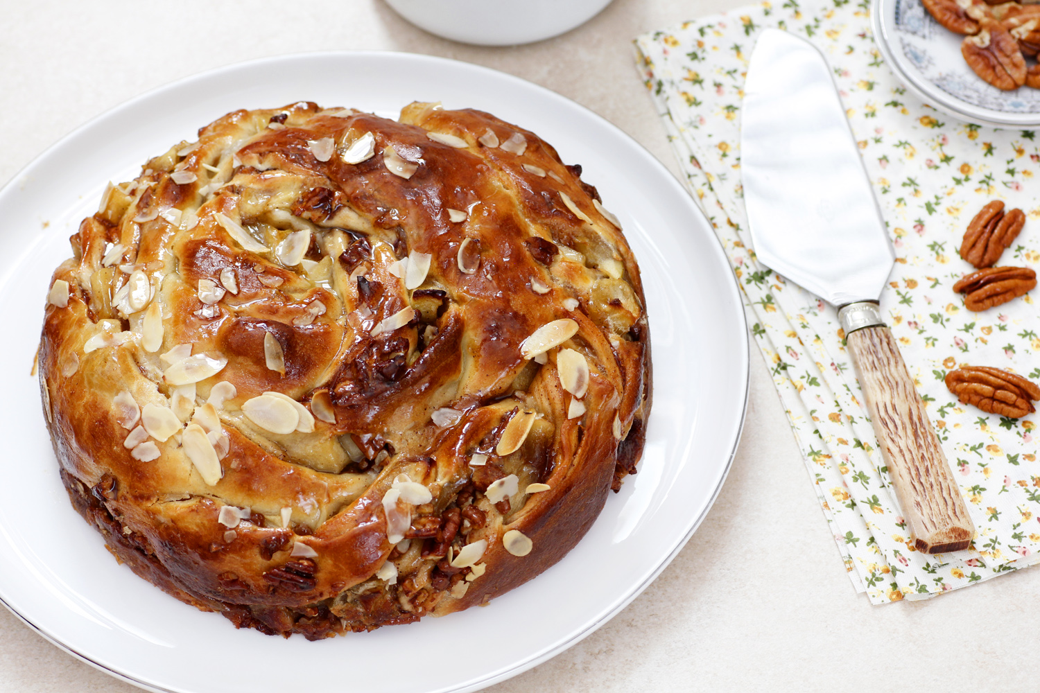Cinnamon Challah Crown with Apples and Pecans | Lil' Cookie