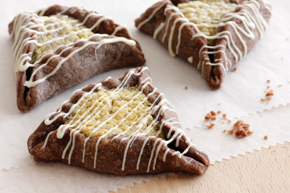 Chocolate and Pistachio Hamantaschen Cookies | Lil' Cookie