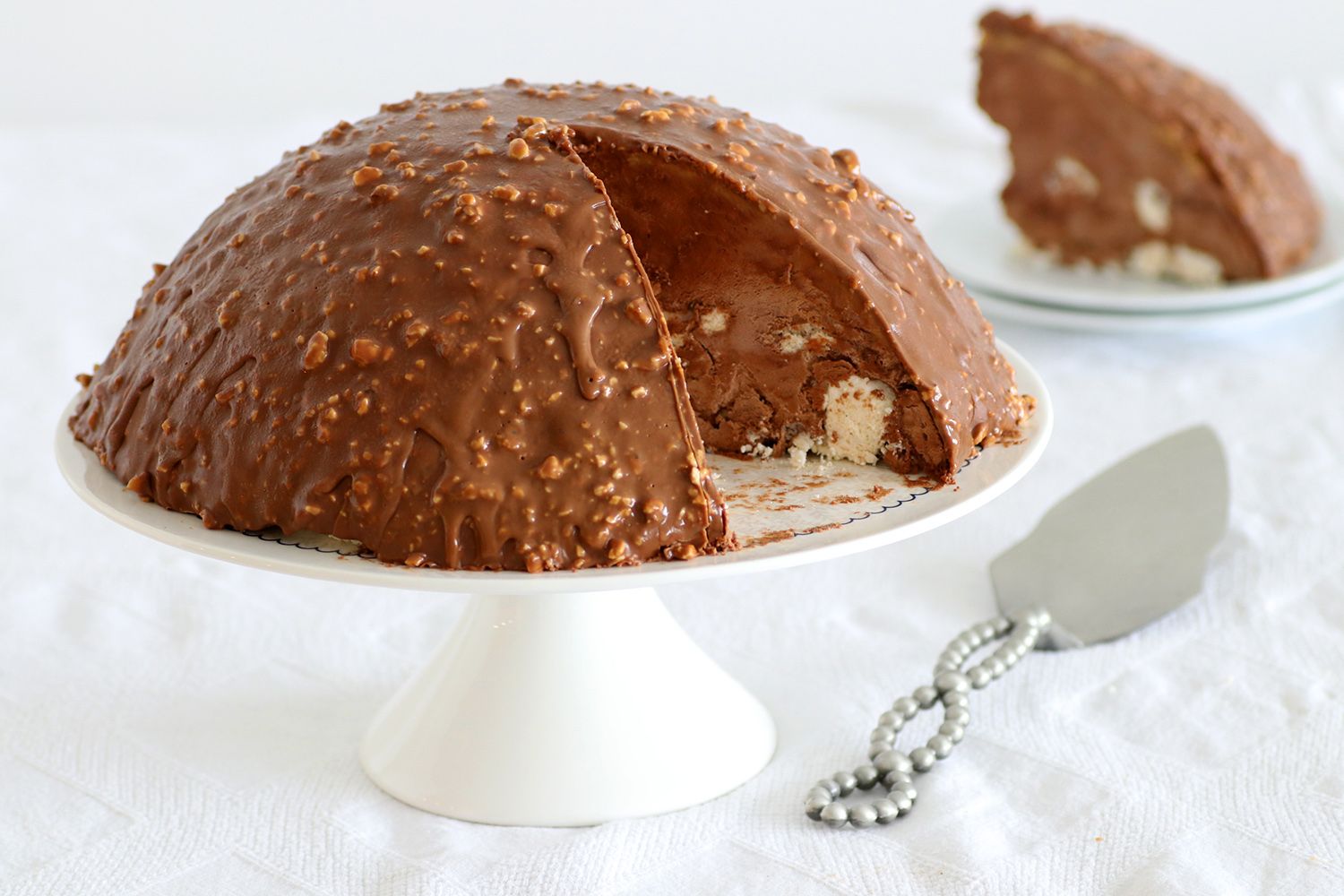 No Bake Chocolate Bomb Cake | Lil' Cookie